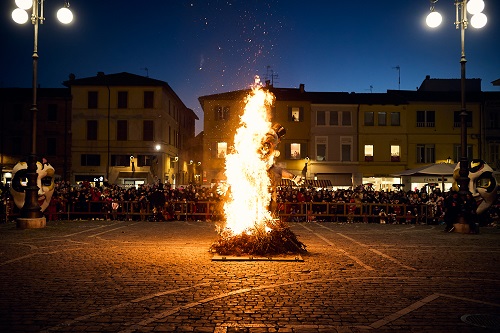 Martedì Grasso, l'ultimo abbraccio del Carnevale di Fano 2026 - Fanoinforma